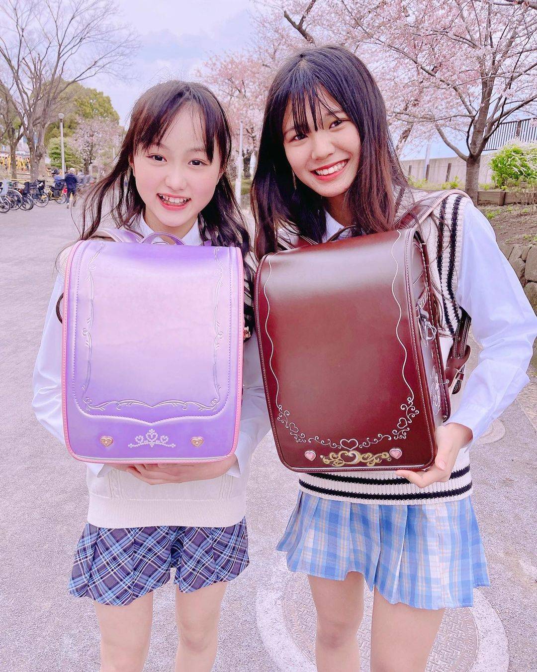ランドセルを背負って 1916233 497 2