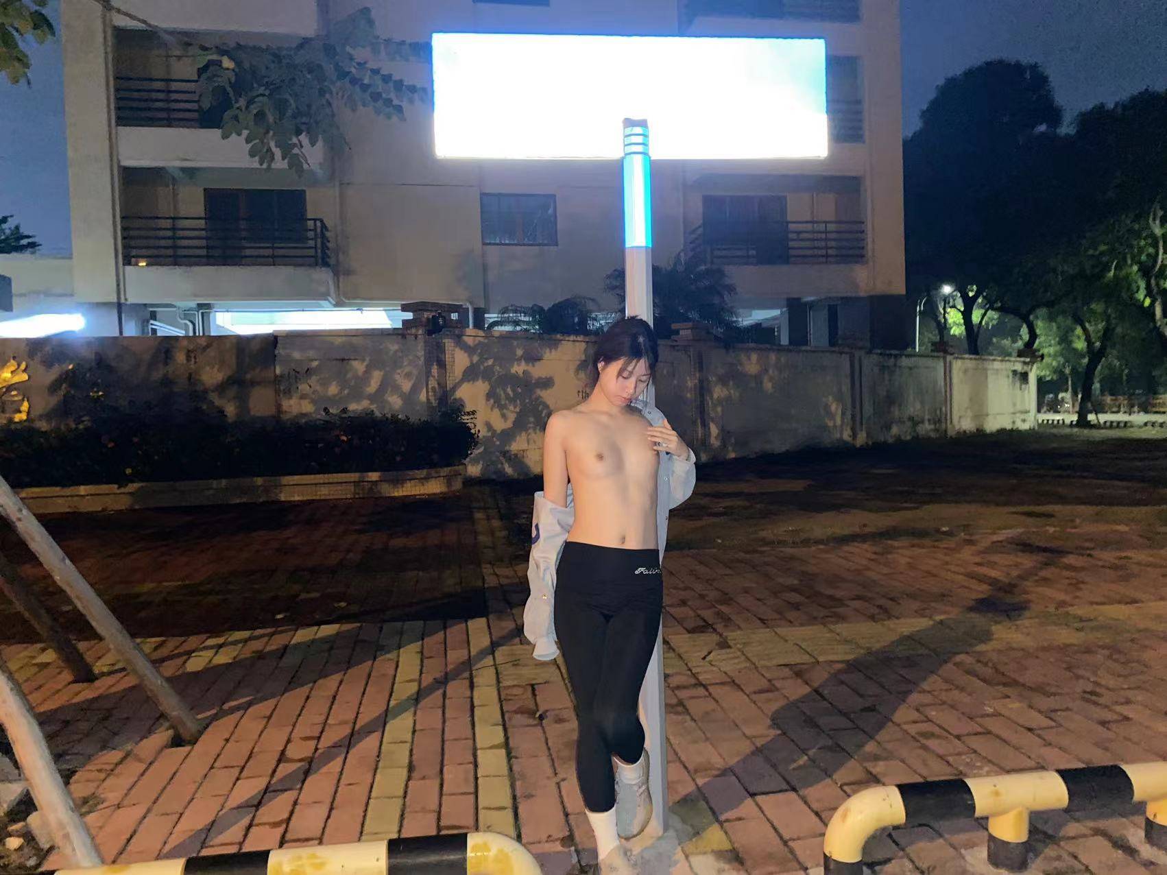 露出 1956189 207 4